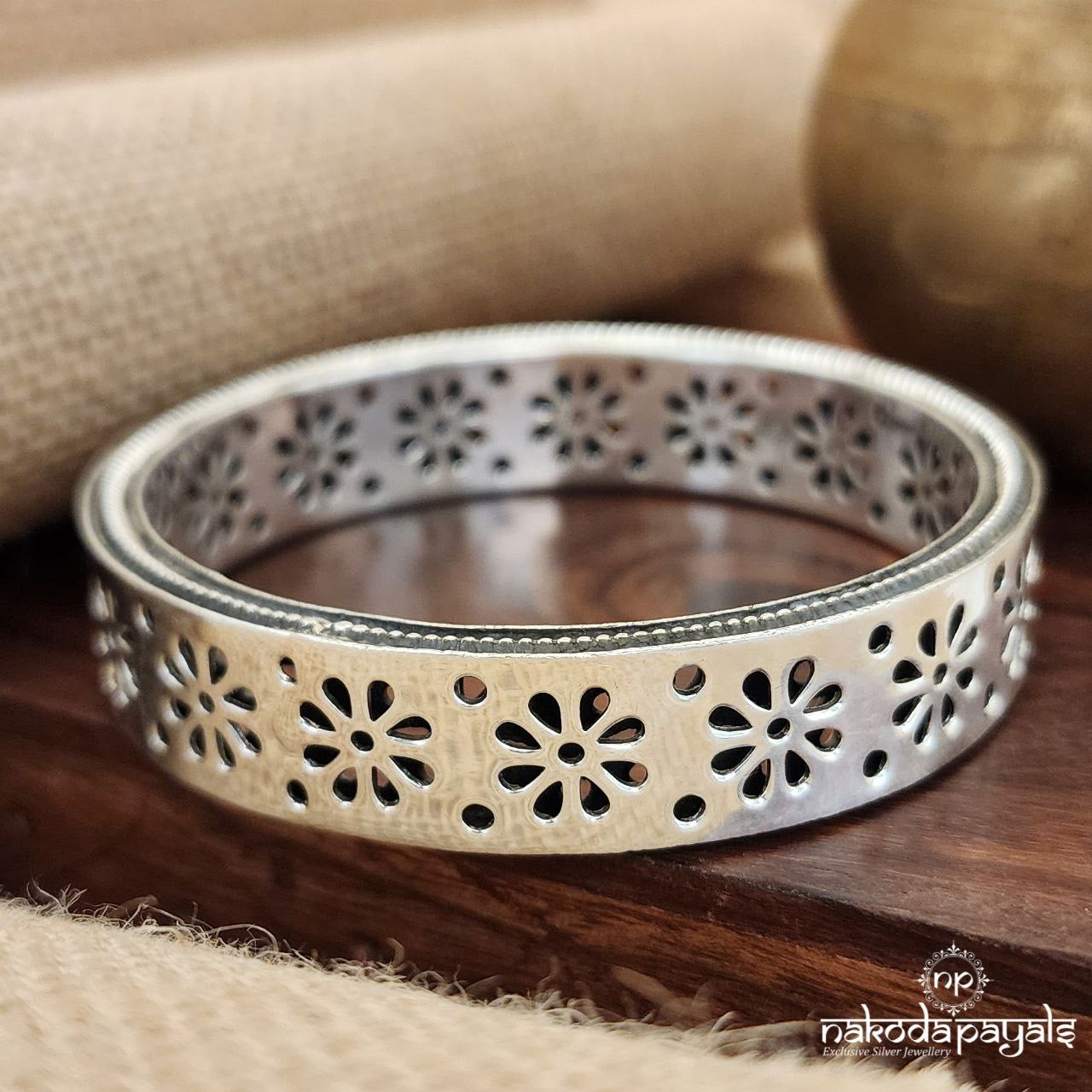 Classic Flower Bangle (K4986) – Nakoda Payals