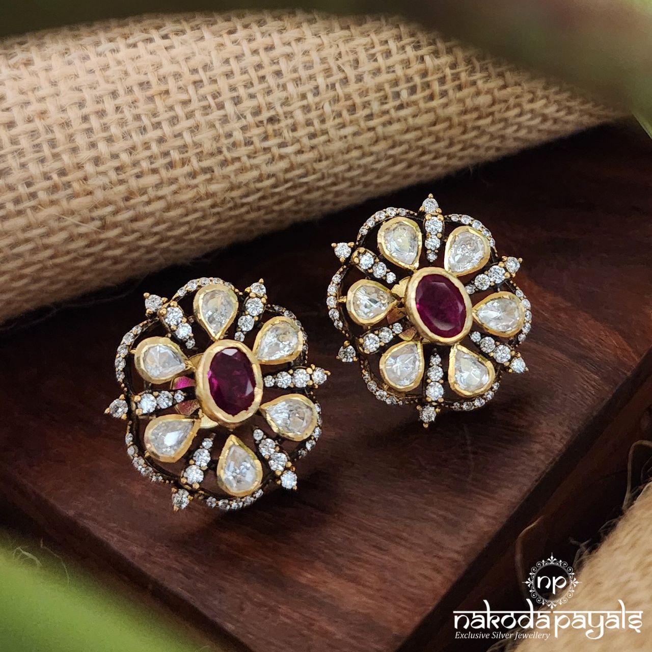 Mossanite Pretty Flower Studs (Ge8128) – Nakoda Payals