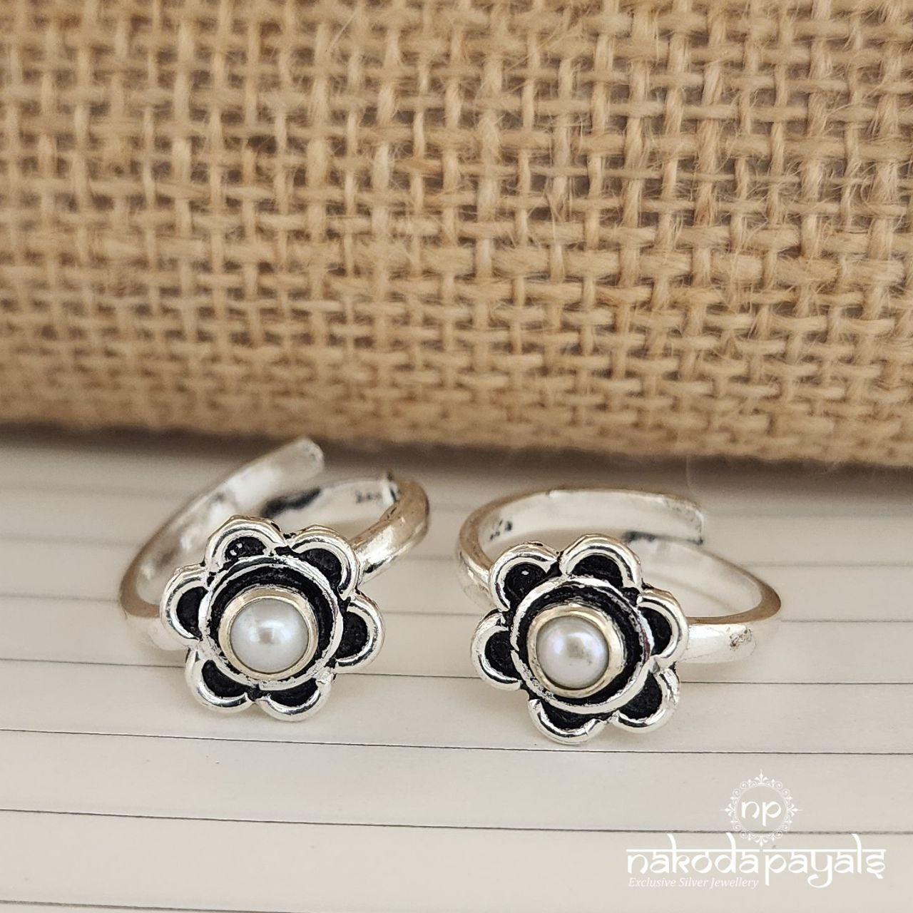 Pearled Flower Toerings (T4146) – Nakoda Payals