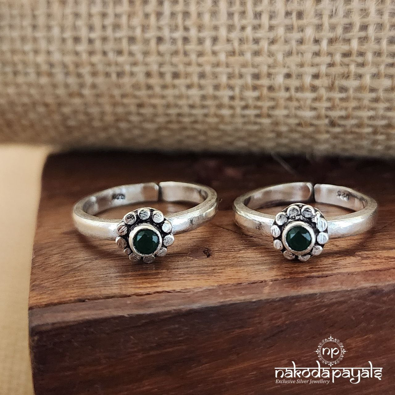 Mini Green Flower Toerings (T4163) – Nakoda Payals