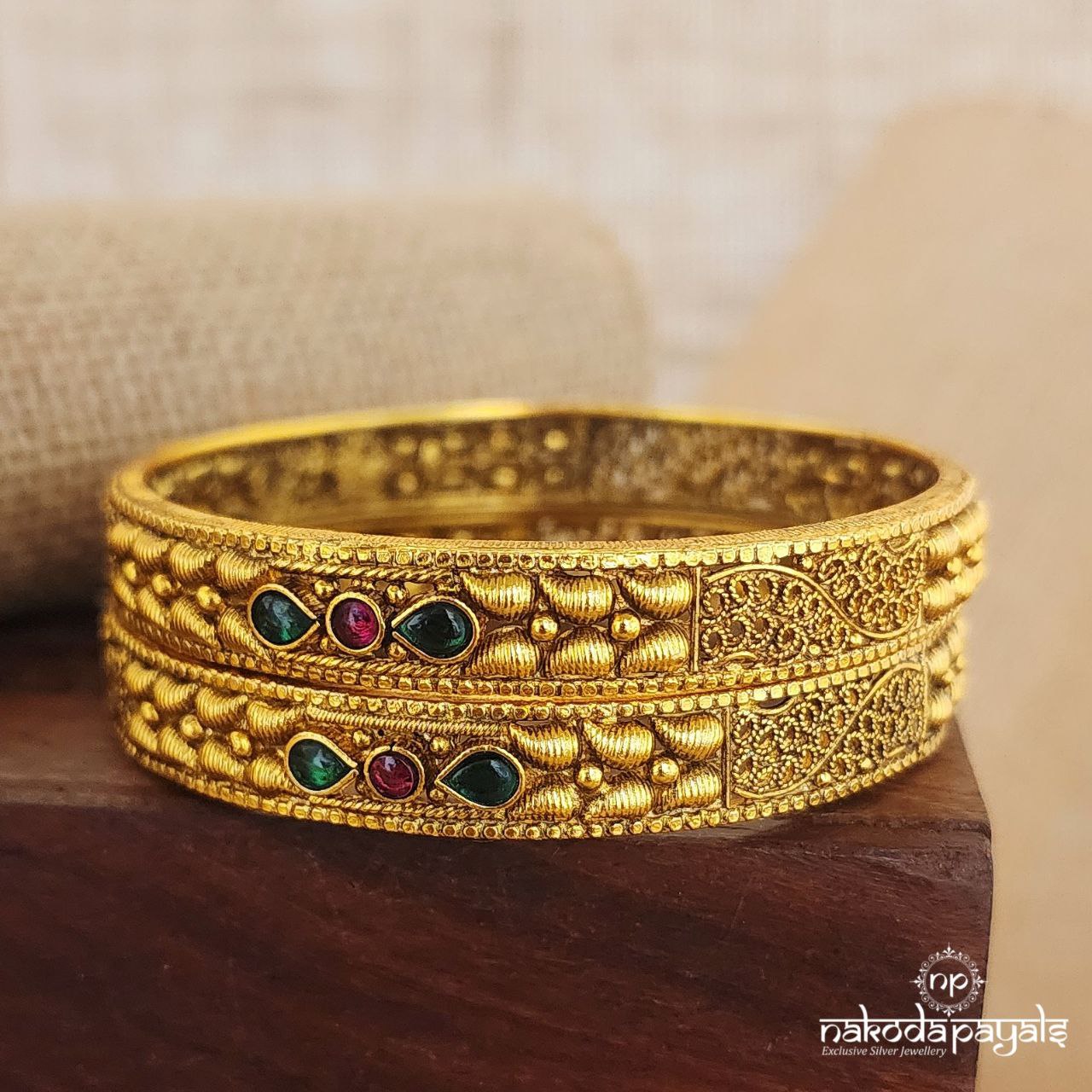 Precisely Carved Bangle Pair (Gk2718) – Nakoda Payals