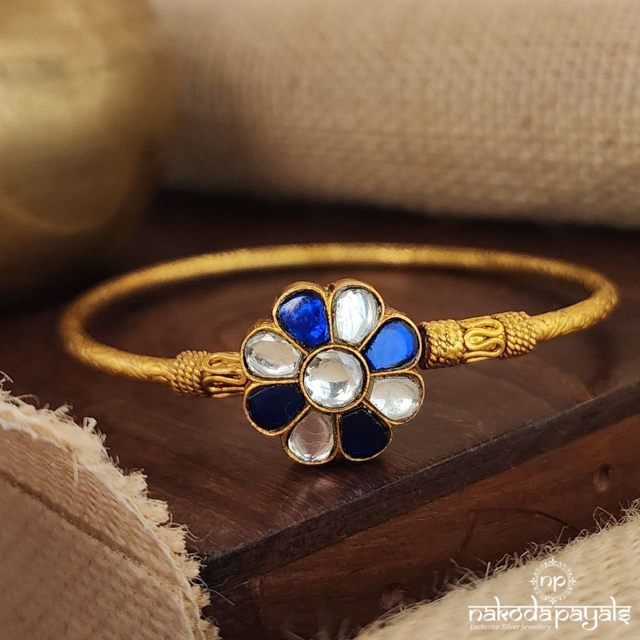 Royal Flower Openable Kada (Gk2880) – Nakoda Payals