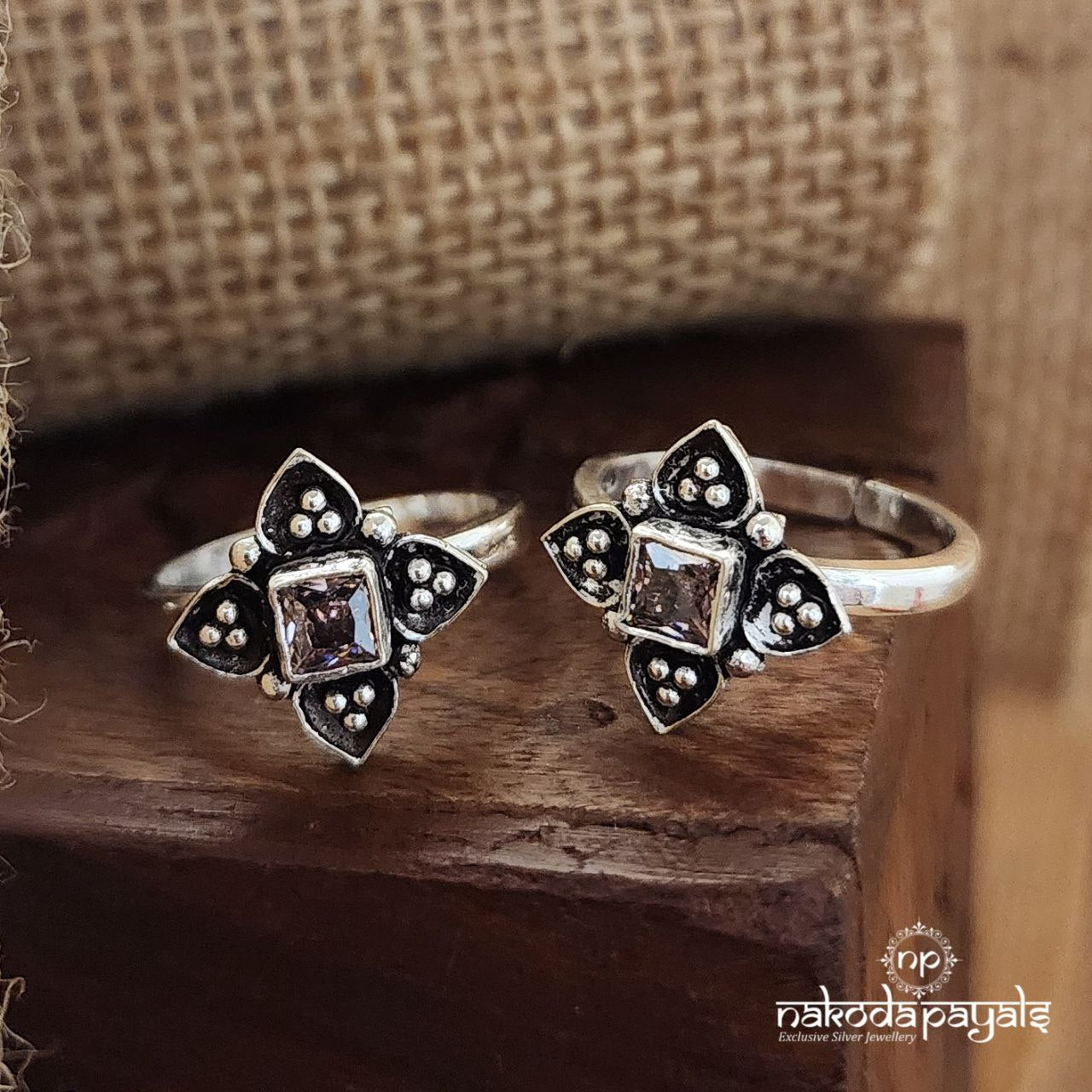 Pink Flower Toerings (T4317) – Nakoda Payals