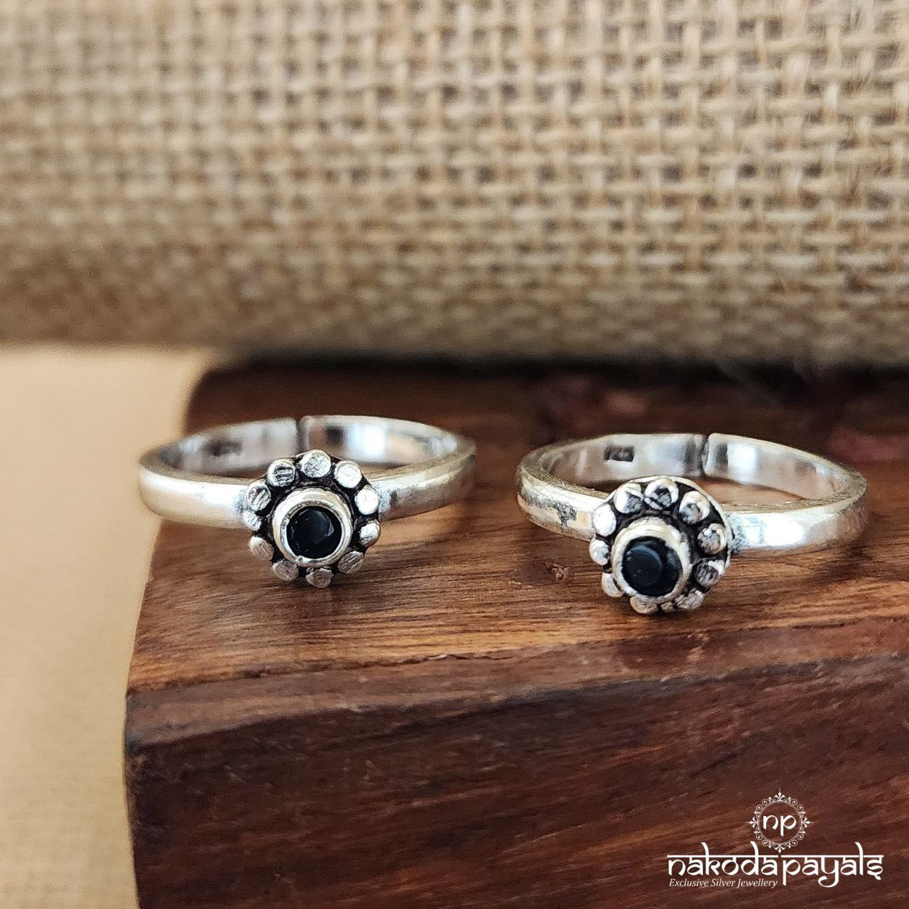 Mini Blue Flower Toerings (T4164) – Nakoda Payals