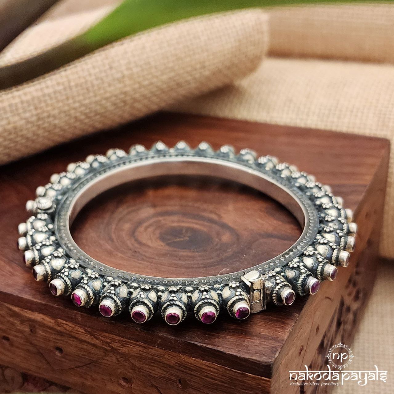Oxidised Ruby Screw Kada (k4090) – Nakoda Payals