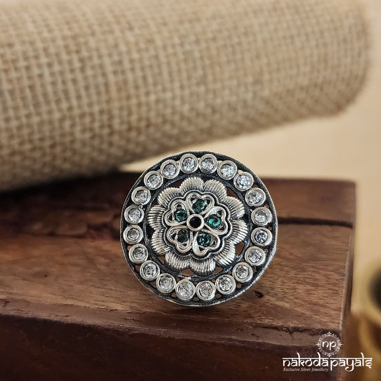 Twinkling Green Finger Ring (F2534) – Nakoda Payals