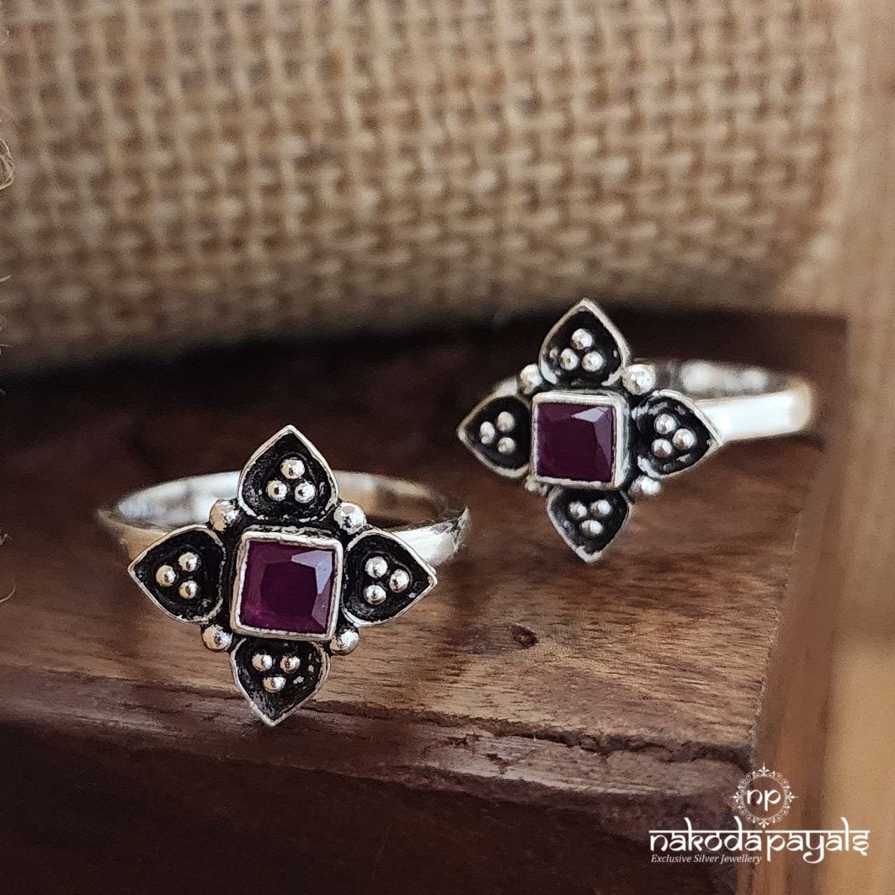 Red Flower Toerings (T4316) – Nakoda Payals