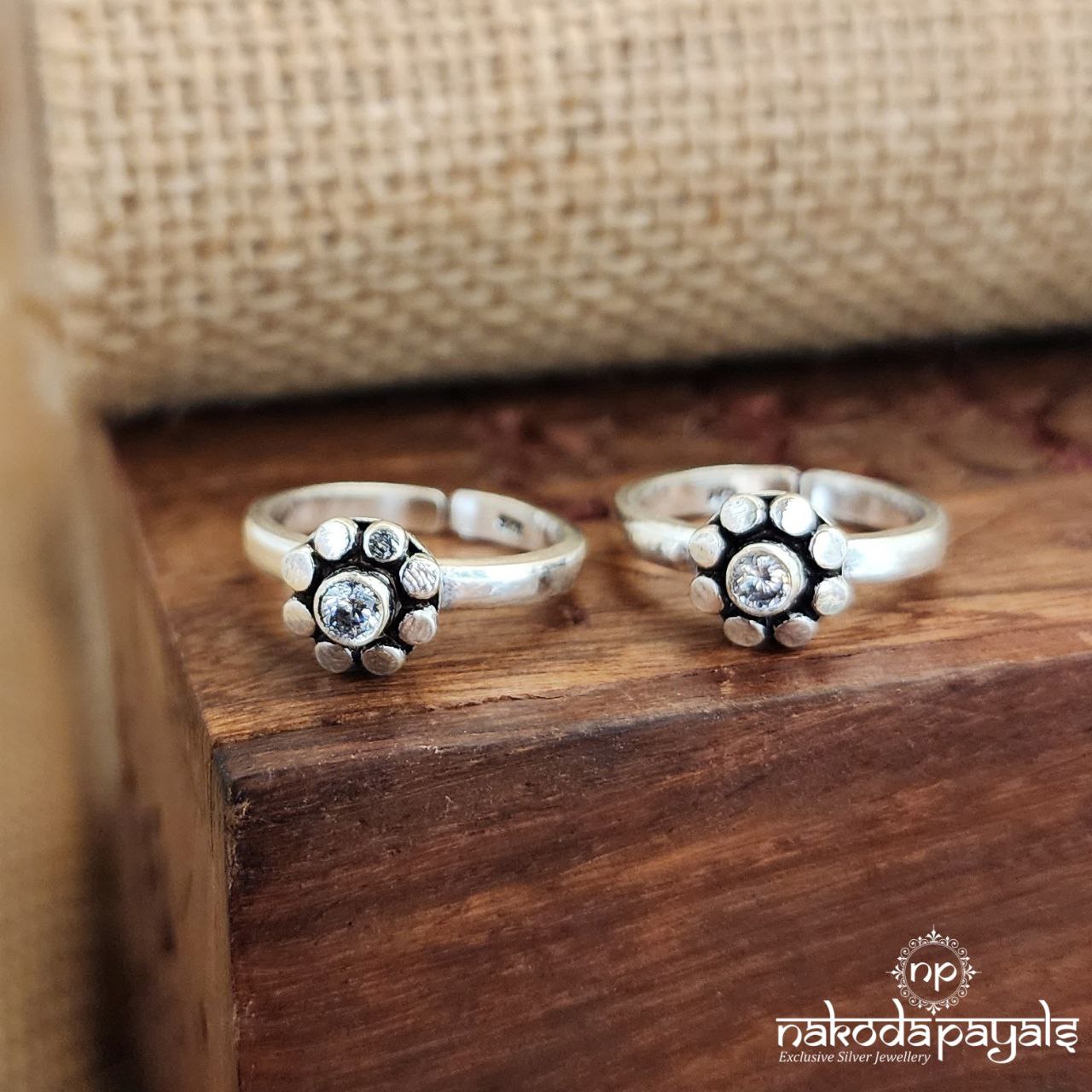Stamped White Flower Toerings (T4175) – Nakoda Payals